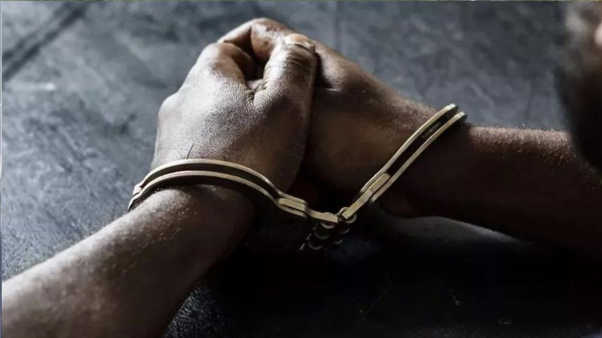 Meerut News Drunk Man Stripped Naked Assaulted By Neighbours In Front